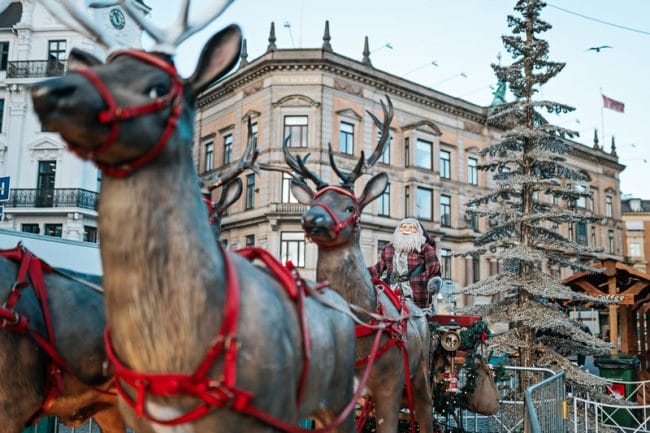 Santa Claus Around The World: Traditions of Christmas Around The World ...