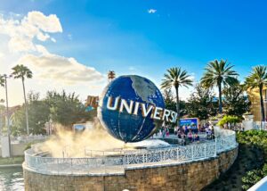 Guide To Universal vs Disney World: Similarities and Differences - Bon ...